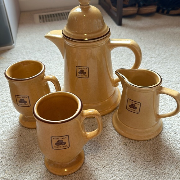 Pfaltzgraff | Kitchen | Vintage State Farm Coffee Set Pfaltzgraff ...